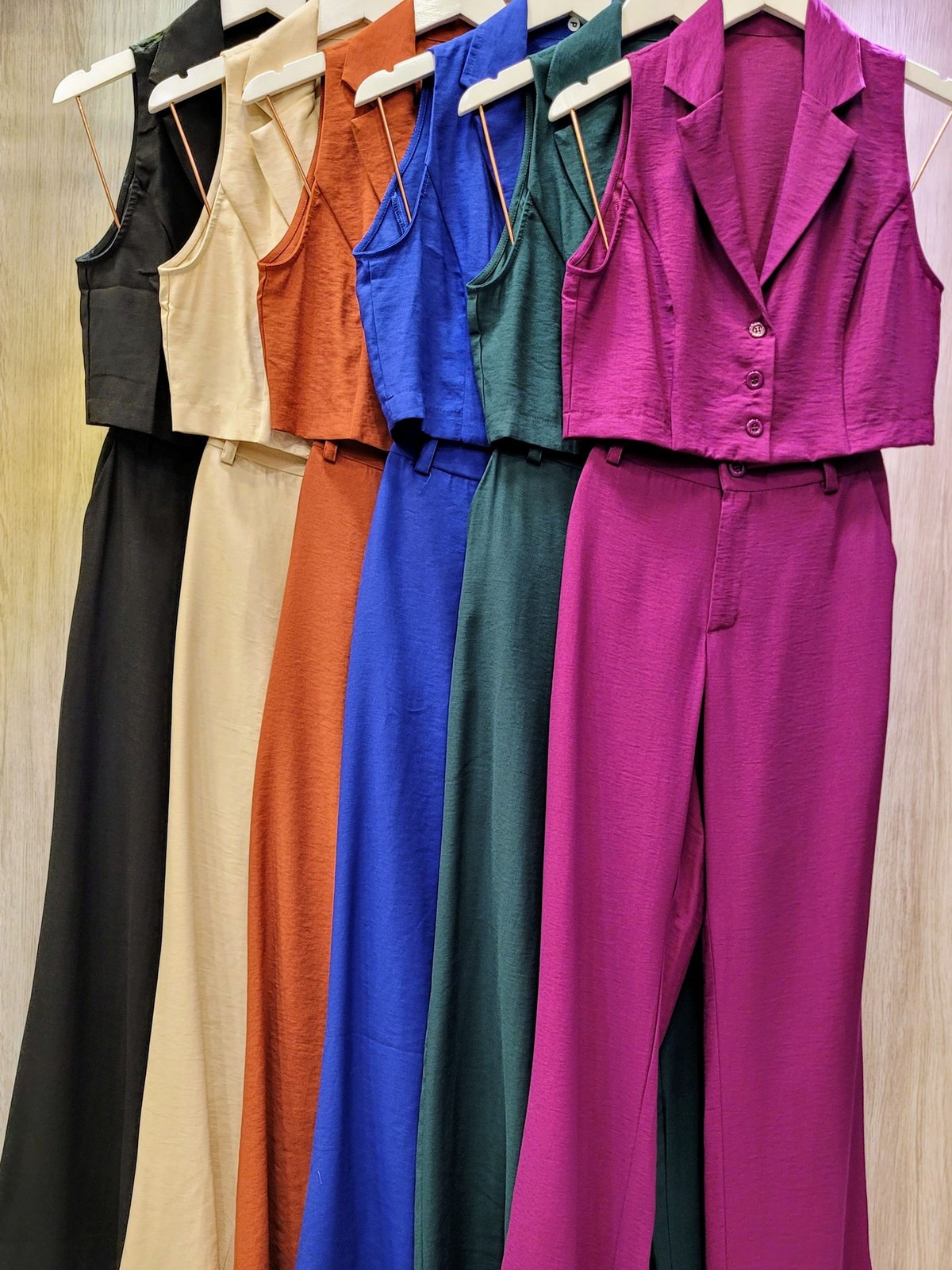 Conjunto marant colete com gola e calça wide leg cós alto - Arary | ZAX